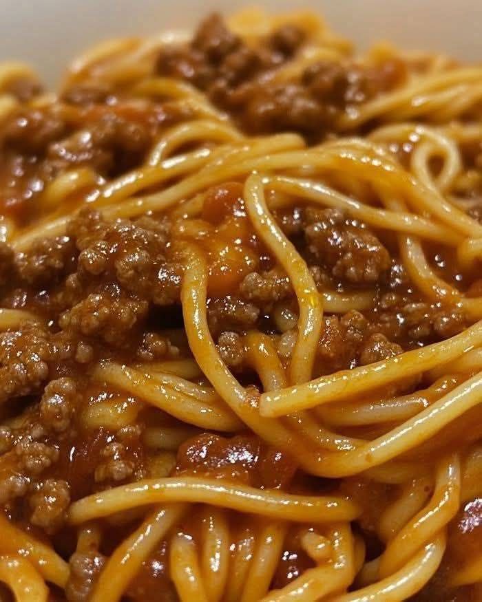 Spaghetti with Bolognese Sauce and Fresh Parmesan – all recipes fun