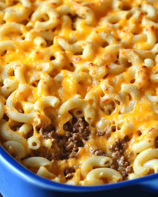 This slow cooker cheesy beef and macaroni bake is a heartwarming dish ...