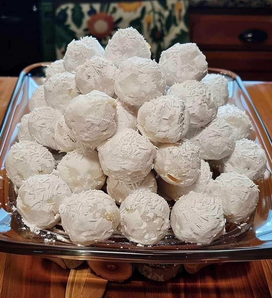 Classic Snowball Cookies – Buttery, Nutty & Dusty with Powdered Sugar ...