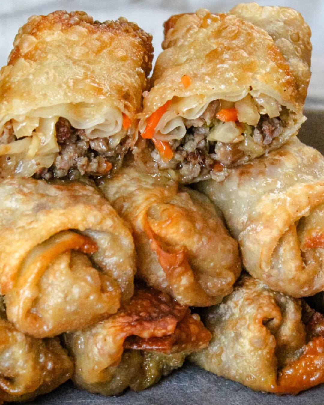 Easy, crispy golden brown egg rolls bursting with delicious flavor in ...